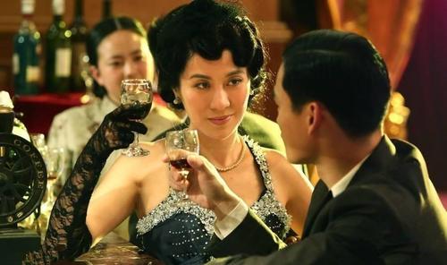 女间谍勒死女守卫图标