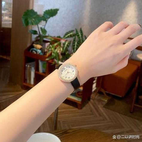 女生戴手表戴哪个手是正确的