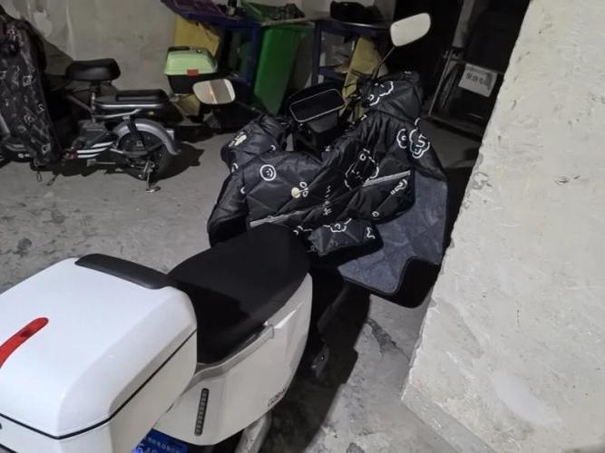 雅迪SOC绿灯一直亮正常吗?