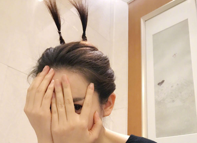扎两个辫子表情包图标