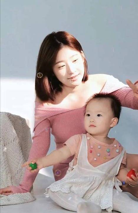 王健林孙女王闪闪近况图标
