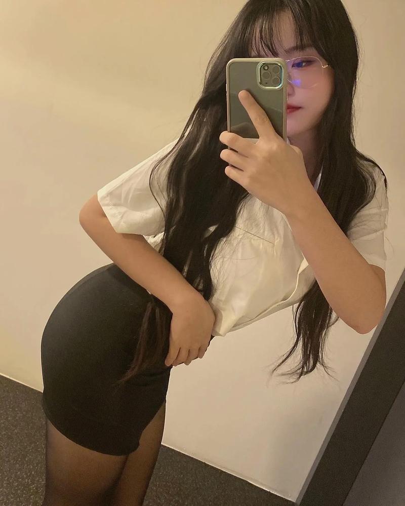 女生开放完朋友圈又关闭图标