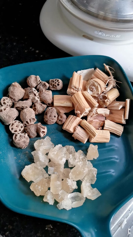 小孩流鼻血吃什么好截图