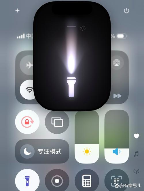 苹果8如何打开手电筒图标