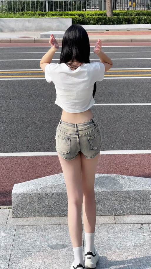 小蛮腰小莫图标
