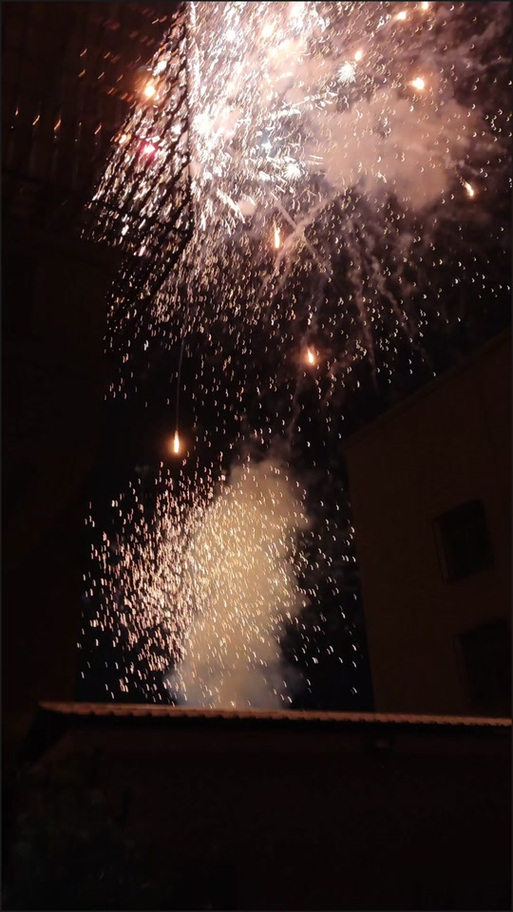 烟花视频配什么BGM图标