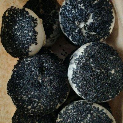 烧饼上面有黑色的点