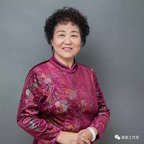 姜小娥龙小宝田绣花图标