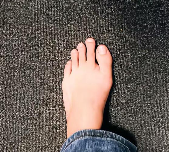 第二个脚趾搭在第一个脚趾上截图