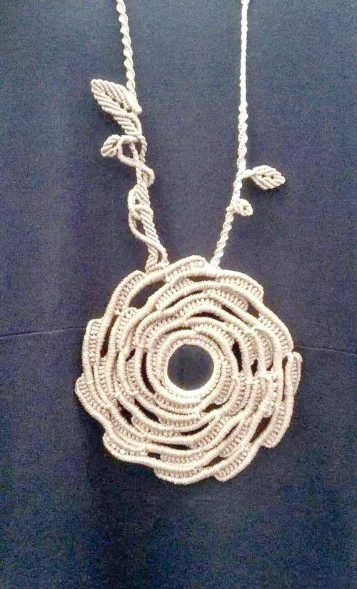 用绳子编织的手工艺品