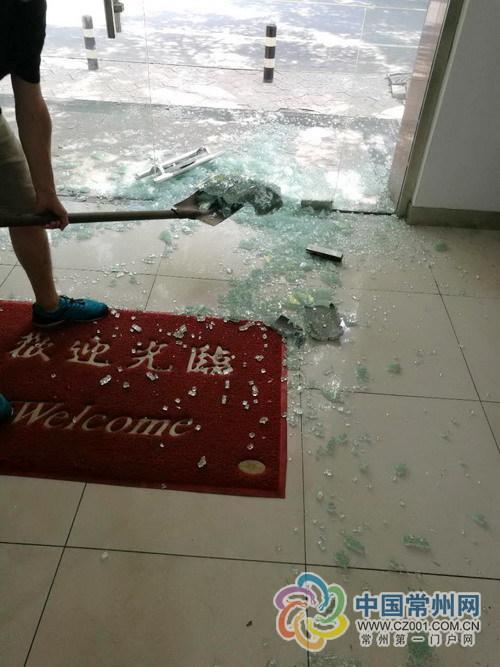 店里玻璃门碎了有什么预兆图标