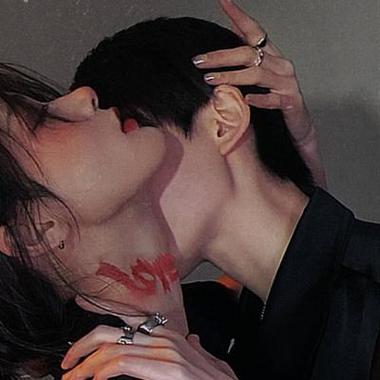 撩人超甜情头一人一半图标