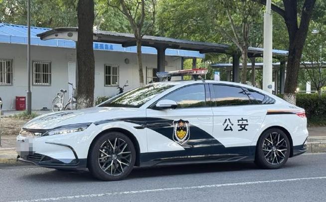 演戏的警车是真警车吗图标