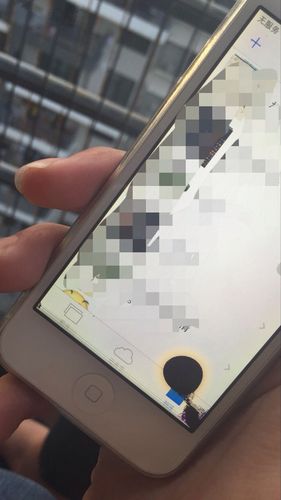 手机屏幕上出现黑斑该如何解决图标