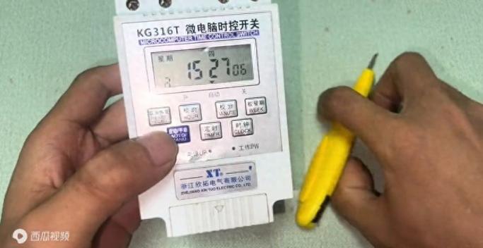 路灯时控开关怎样调整时间图标