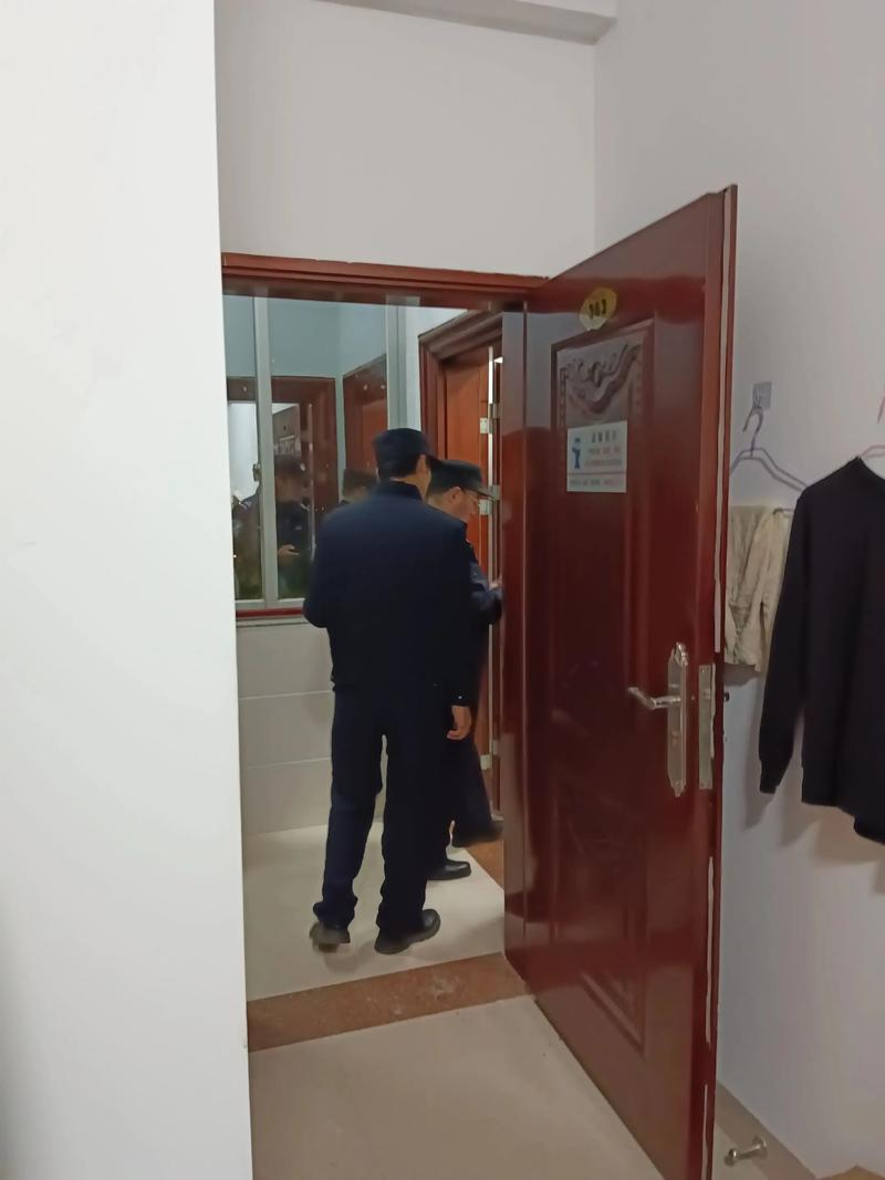 在澳门警察查民宿截图