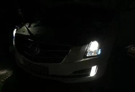夜间行车全车灯光熄灭