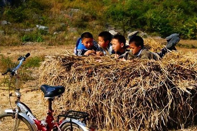 捉迷藏打什么拿什么做什么