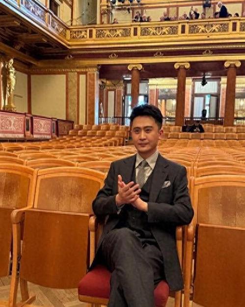 歌唱演员杨帆简介图标