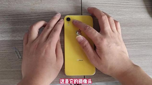 苹果8后摄像头旁边的小孔图标