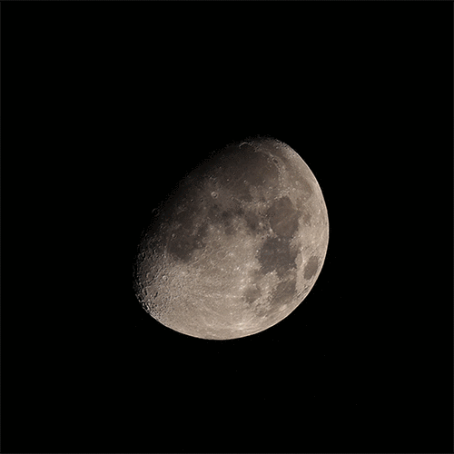 浩瀚星空的一轮弯月图标