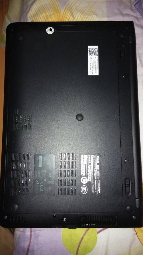 笔记本后盖太紧撬不开