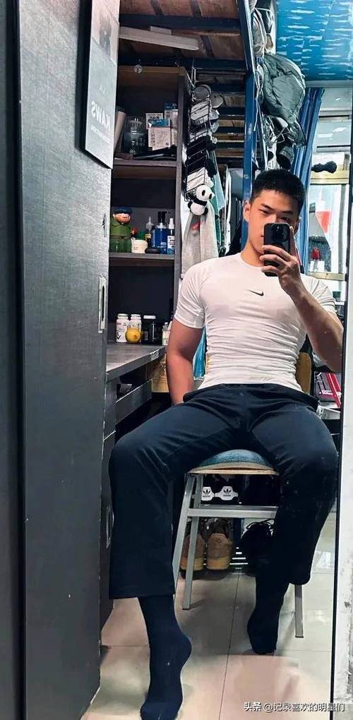 看前面的帅哥清爽帅气,看帅哥的发型图标