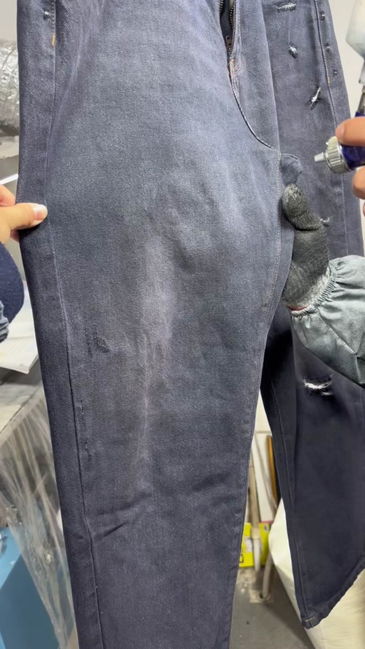 黑裤子掉色怎么恢复