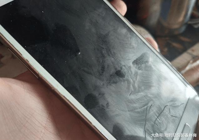 手机边缘脏了怎么弄干净截图