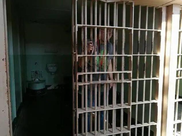 惩罚孩子小黑屋有什么后果图标
