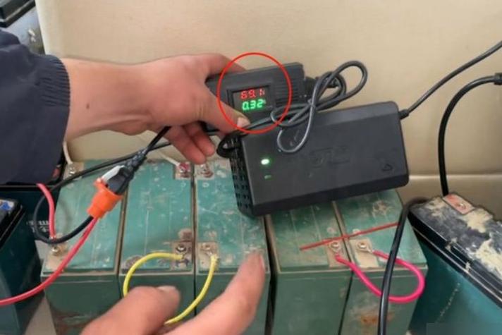电瓶一直是绿灯充不进电图标