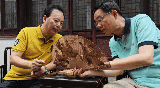 怎样把扇子撑开固定住图标