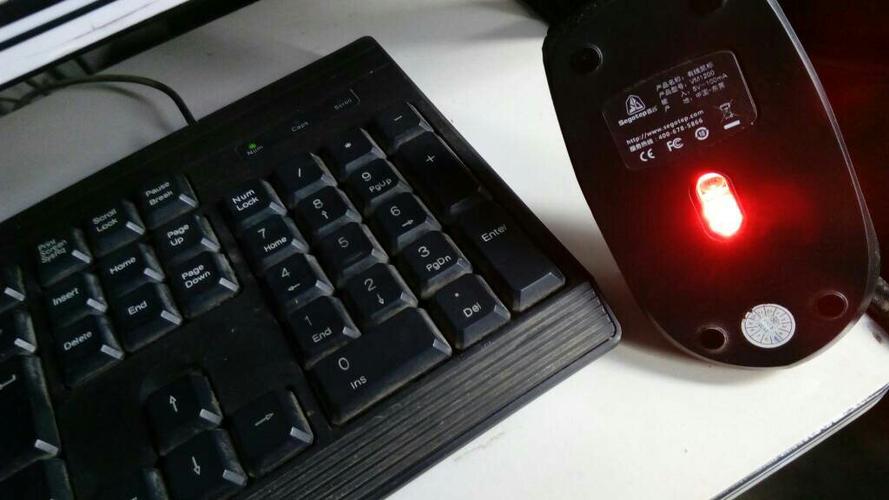 鼠标键盘亮了屏幕不亮图标