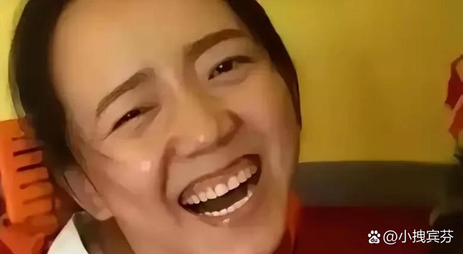 最近很火的一个女的笑的表情包图标