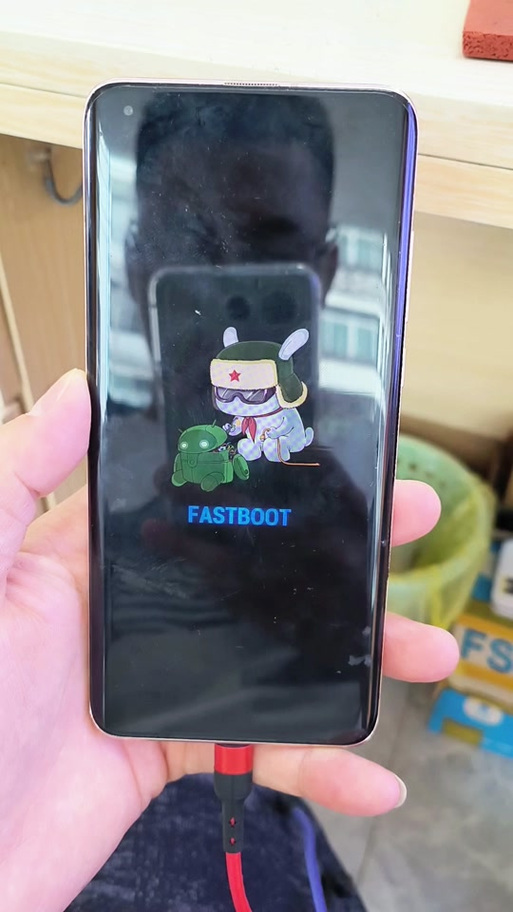 手机出现一个兔子图标