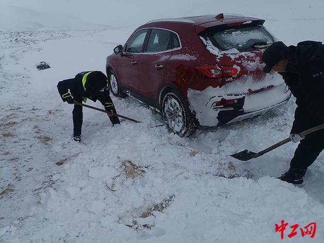 车子陷进雪地里怎么出来截图