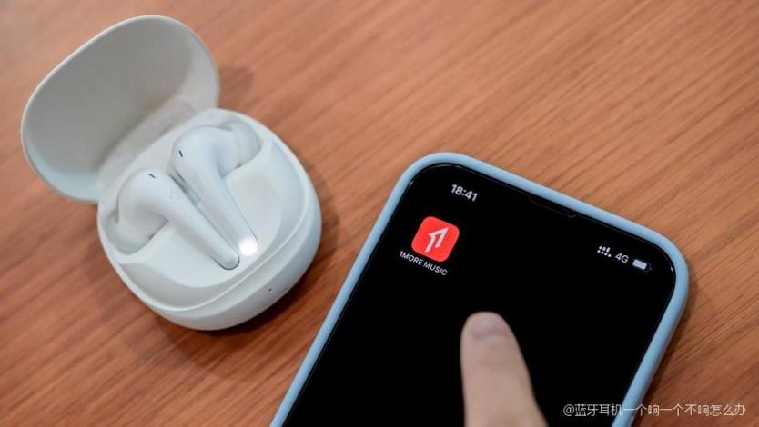 蓝牙耳机一个耳朵声音大一个声音小图标