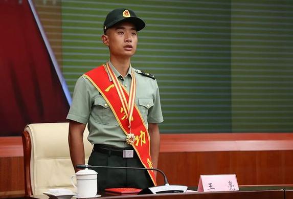 当什么兵种最容易提干图标