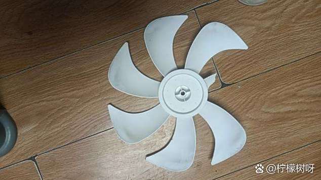 电脑风扇买无光的还是有光的