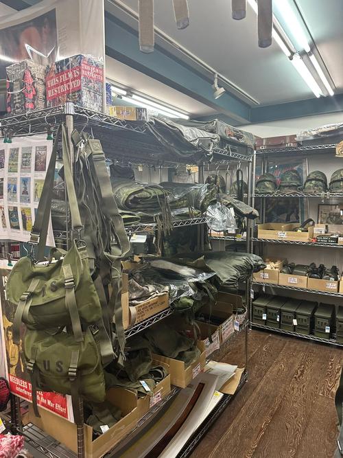 附近的军需品商店图标