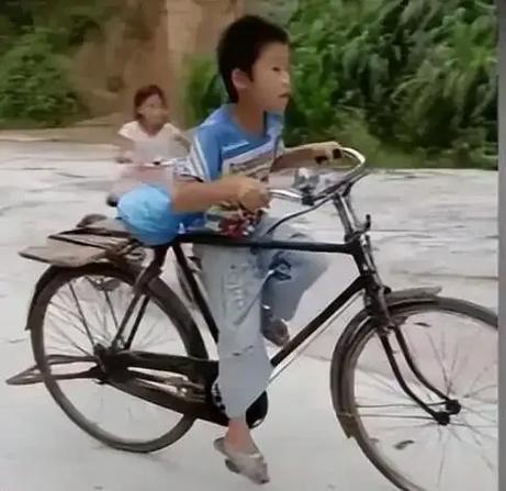 小时候骑二八杠自行车图标