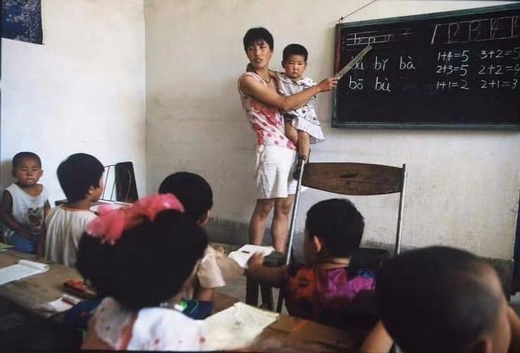 幼儿园老师家的孩子图标