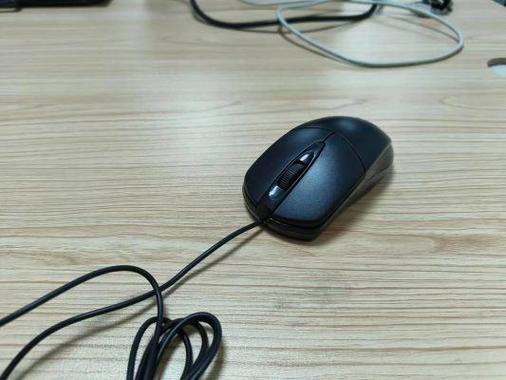 鼠标下滑了自动往上滑图标