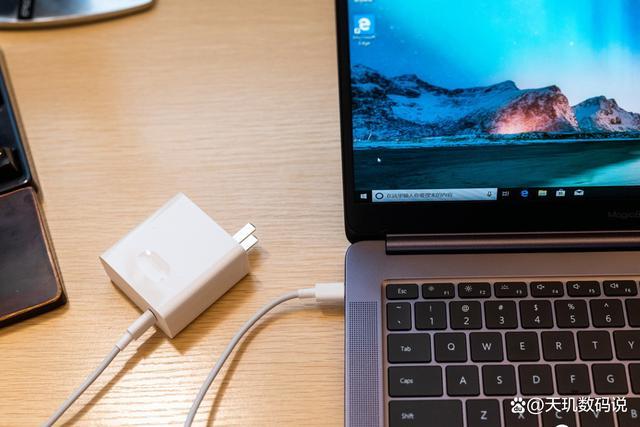 华为充电器给电脑充电图标