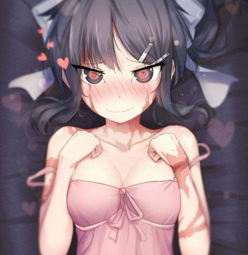 希尔微很薄的衣服