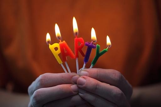 一根蜡烛的生日蛋糕图片图标