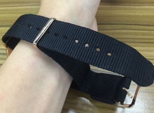 dw手表尼龙表带怎么戴如何戴图标