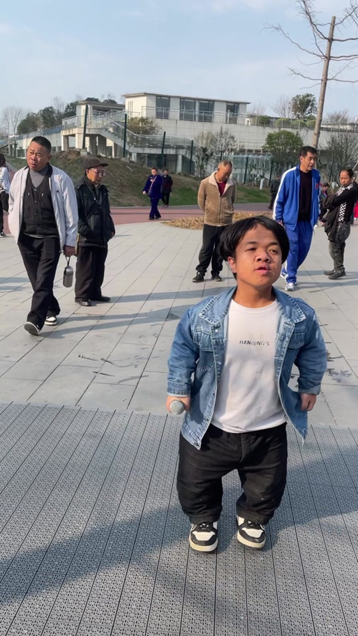 袖珍人的视频播放图标