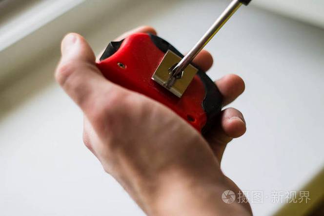 如何拧开很紧的螺丝图标