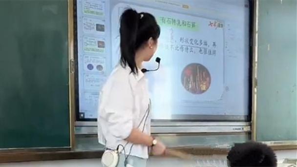 老师带的小蜜蜂图标